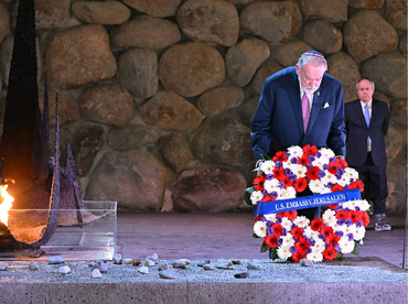 ‘Never ceases to touch me deeply’: Huckabee visits Yad Vashem ...